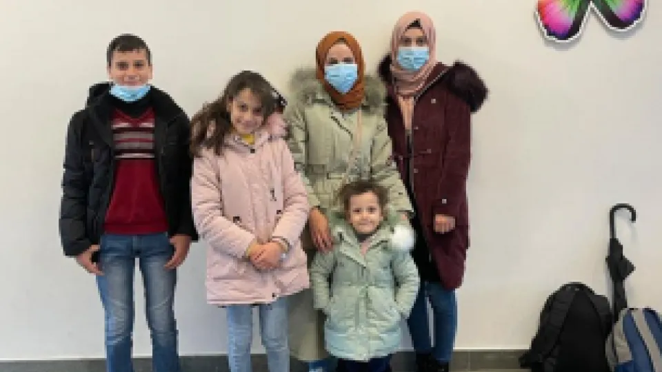 VluchtelingenWerk ontvangt cheque van Pallas Athene College ...